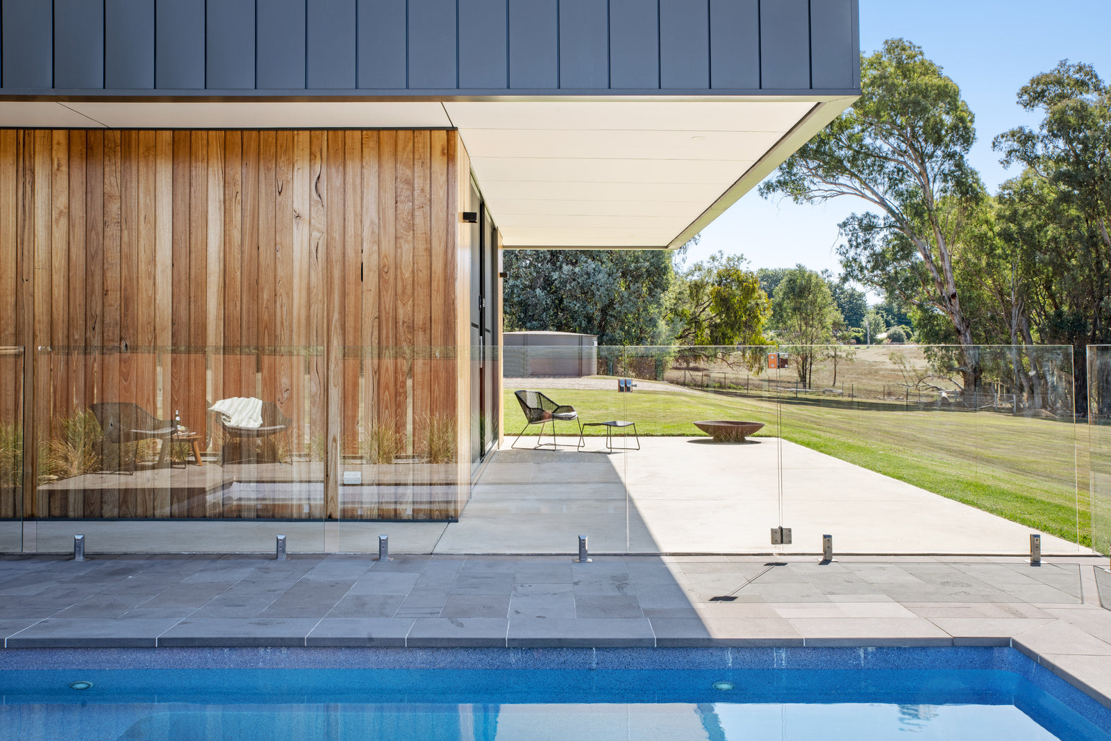 "Contemporary" Vertical Balustrade Fencing | Braybrook Engineering ...