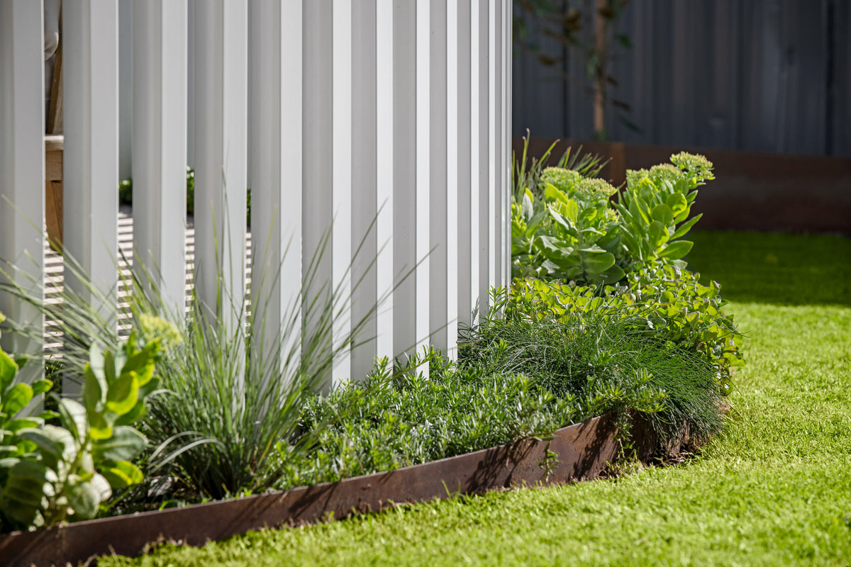 "Contemporary" Vertical Balustrade Fencing | Braybrook Engineering ...