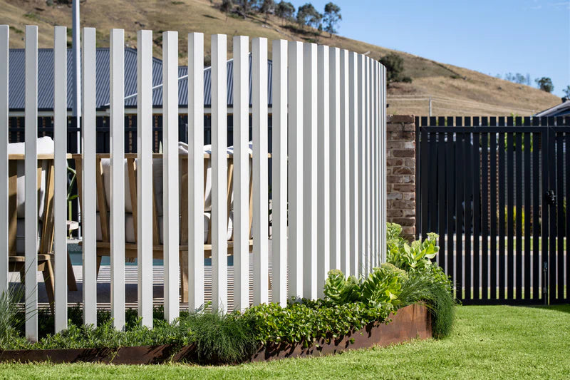 "Contemporary" Vertical Balustrade Fencing | Braybrook Engineering ...